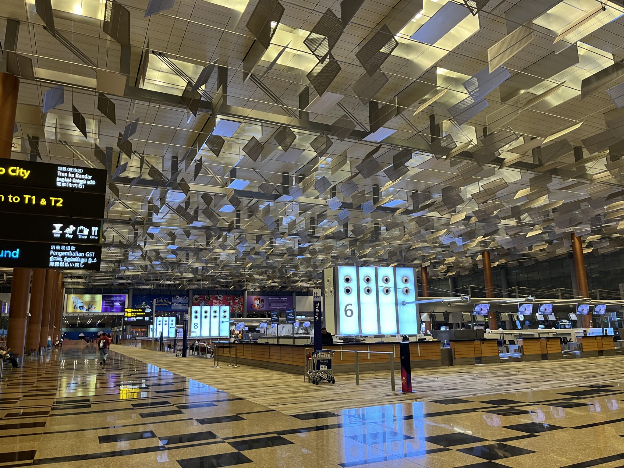 シンガポール＆台湾 旅行記 2024年7月④ 3日目 シンガポール航空 ビジネスクラス SQ874 シルバークリスラウンジ ターミナル3 ...